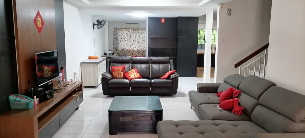 Lisa Woon Specialise in Commercial & Industrial Property - LISA WOON